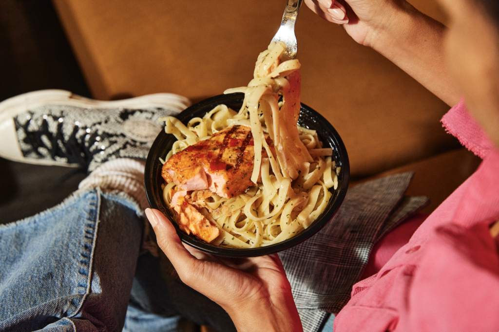 Uber Eats launches sustainable packaging pilot in Toronto and Vancouver ...