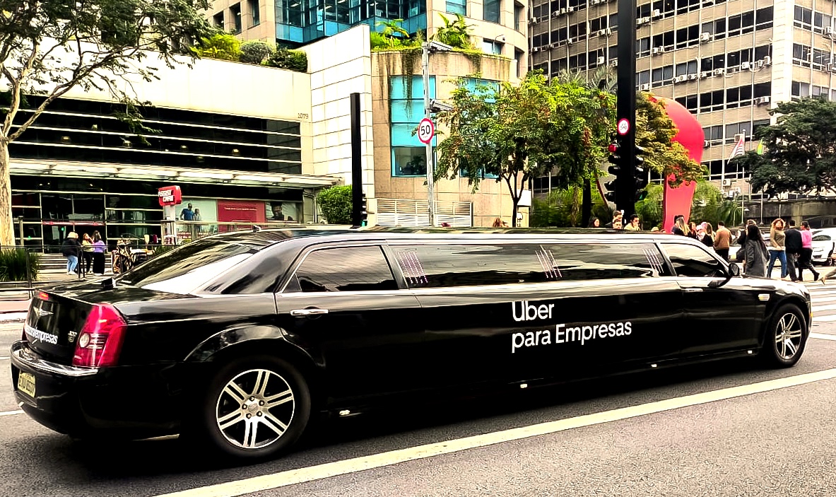 Uber para Empresas promove experiência VIP com viagens de limousine por ...